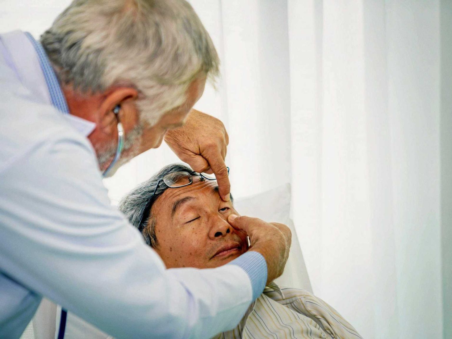 Ingrown Eyelashes (Trichiasis): Causes, Symptoms & Treatment